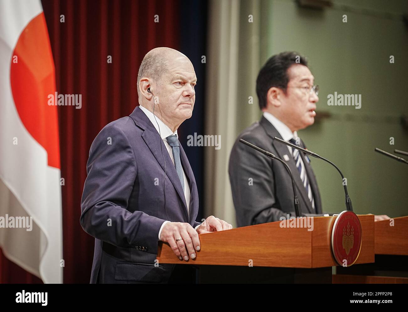 Tokio, Japan. 18th Mar, 2023. German Chancellor Olaf Scholz (l, SPD ...
