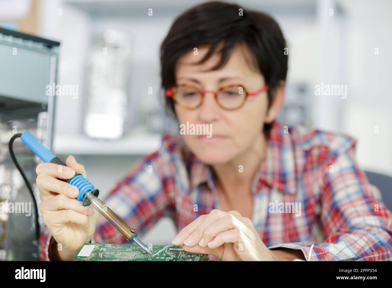 Female computer engineer repairing computer hi-res stock photography ...