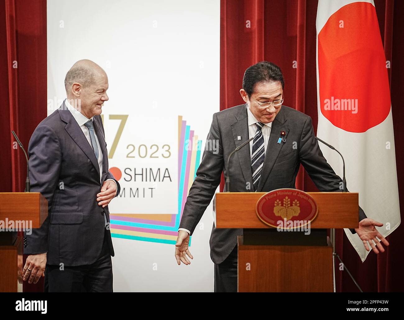 Tokio, Japan. 18th Mar, 2023. German Chancellor Olaf Scholz (l, SPD ...