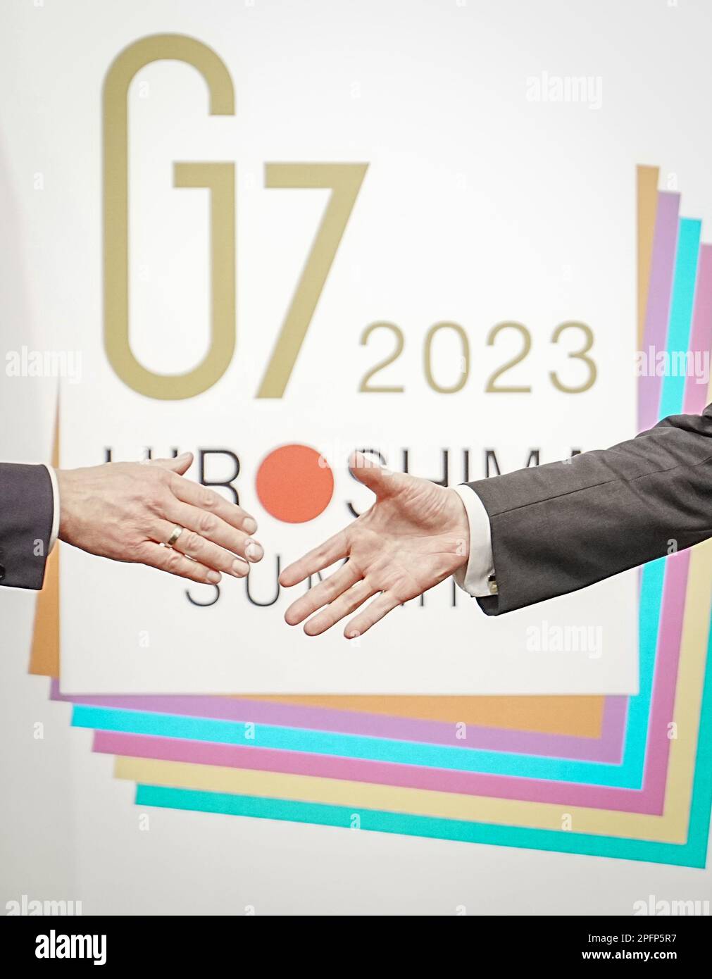 Tokio, Japan. 18th Mar, 2023. German Chancellor Olaf Scholz (l, SPD ...