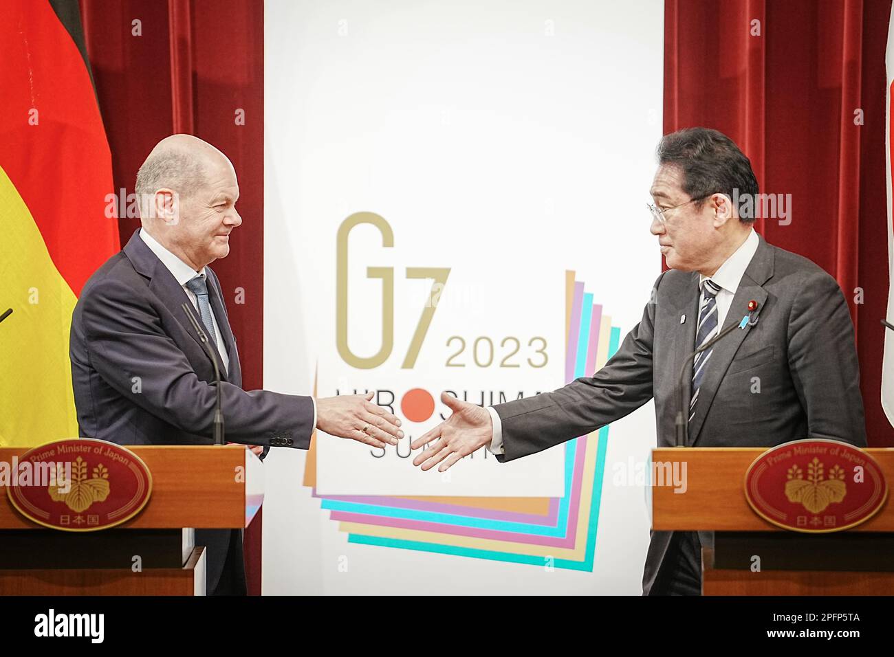 Tokio, Japan. 18th Mar, 2023. German Chancellor Olaf Scholz (l, SPD ...