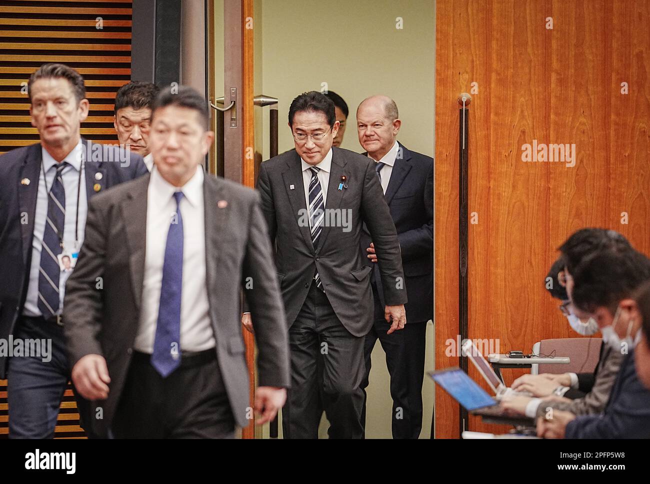 Tokio, Japan. 18th Mar, 2023. German Chancellor Olaf Scholz (r, SPD ...