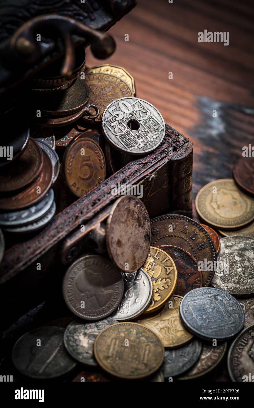 Old coins from around the world from 1940 to the new millennium ...