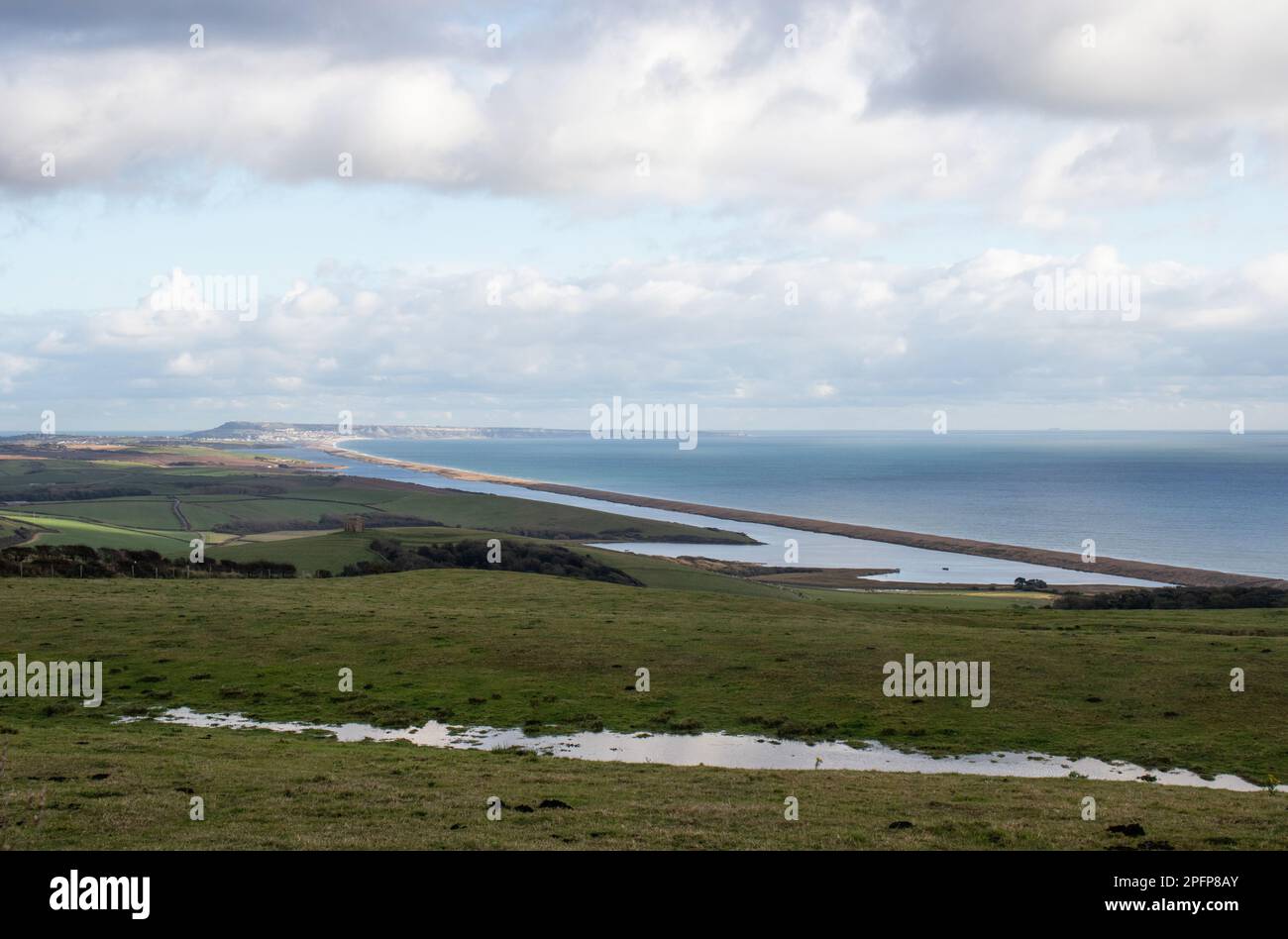 Chesil Beach viewed from above and into the distance Stock Photo - Alamy