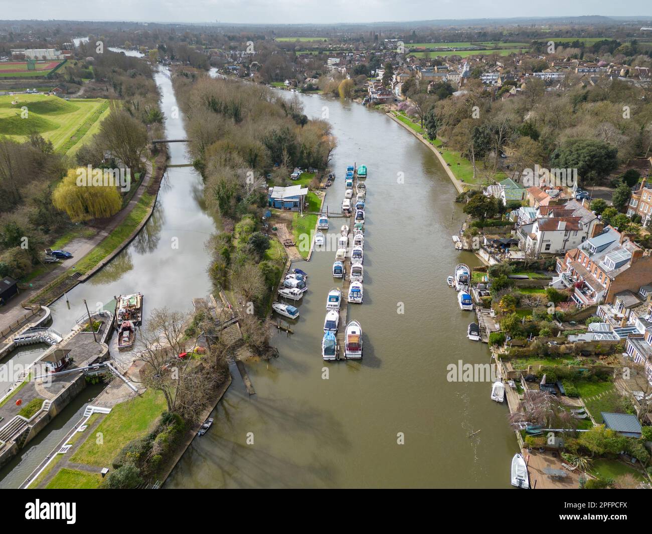 Aerial view of Sunbury Lock on the River Thames, Sunbury-On-Thames, UK ...