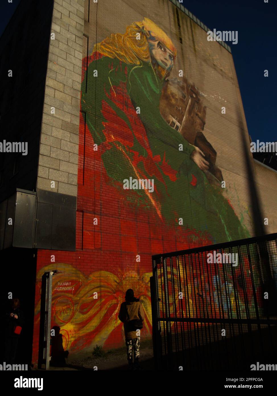 Graffitied alleyway hi-res stock photography and images - Alamy