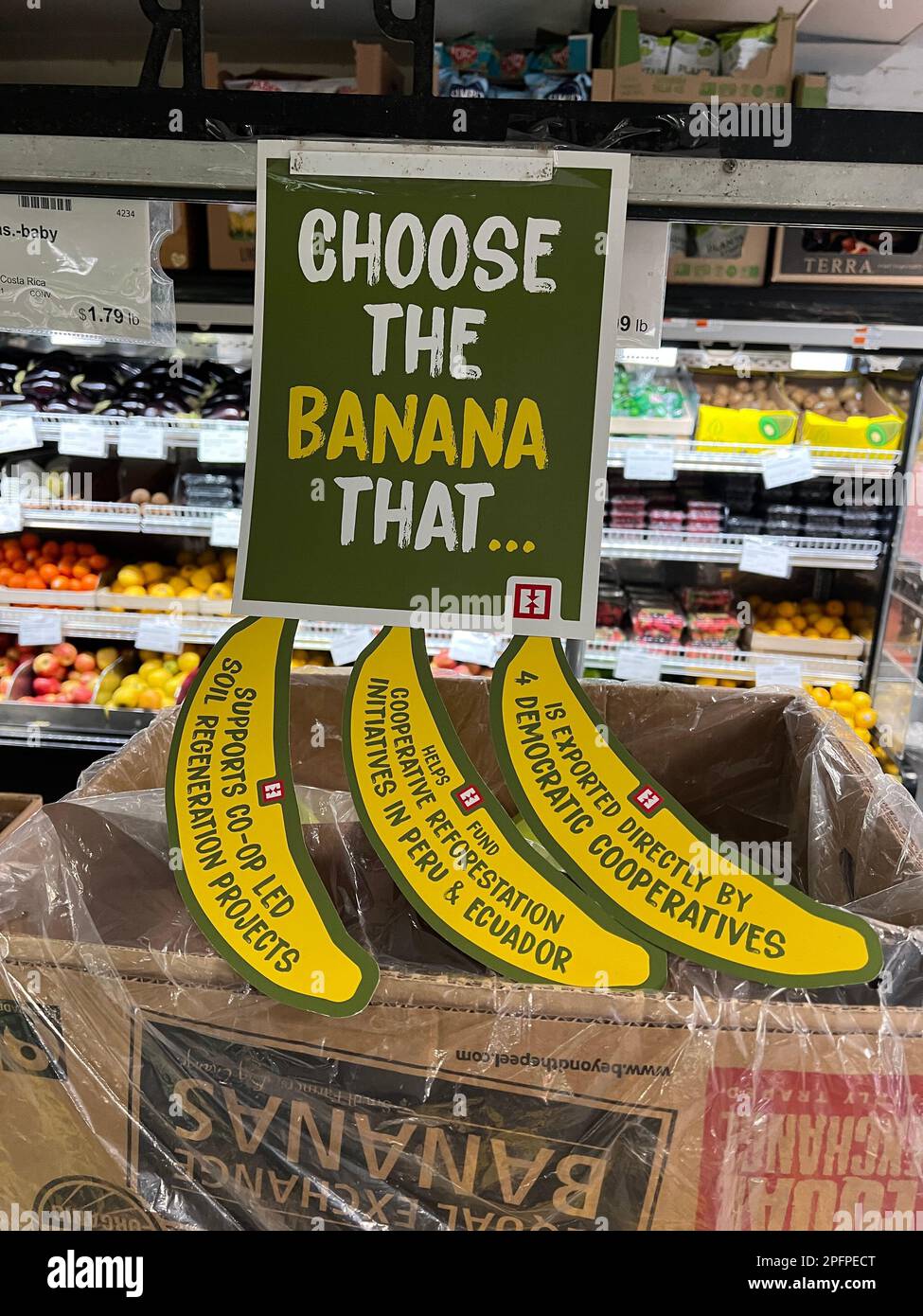 Banana display at the Park Slope Food Coop in Brooklyn that connects ...