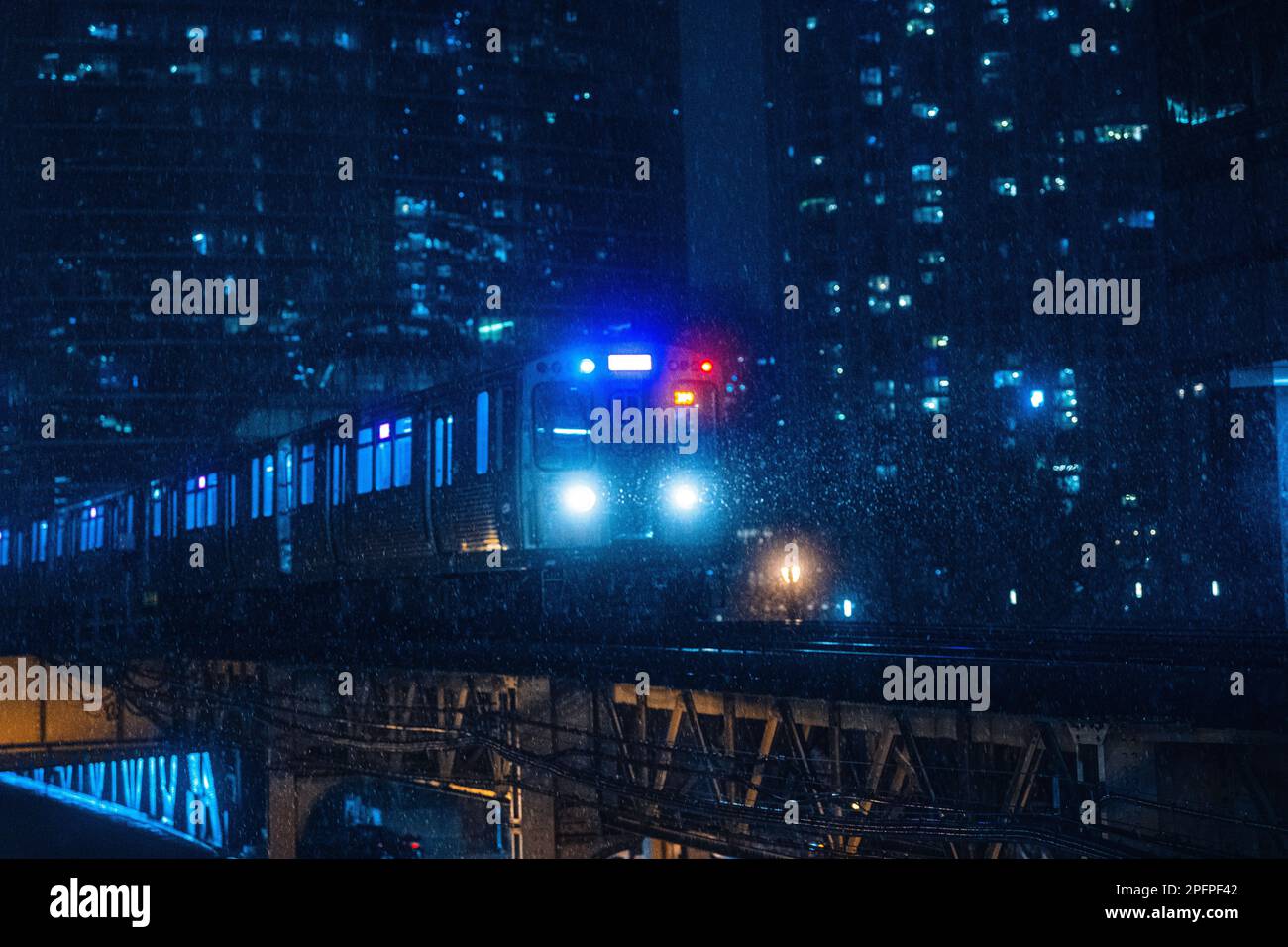 Night scene featuring train hi-res stock photography and images - Alamy