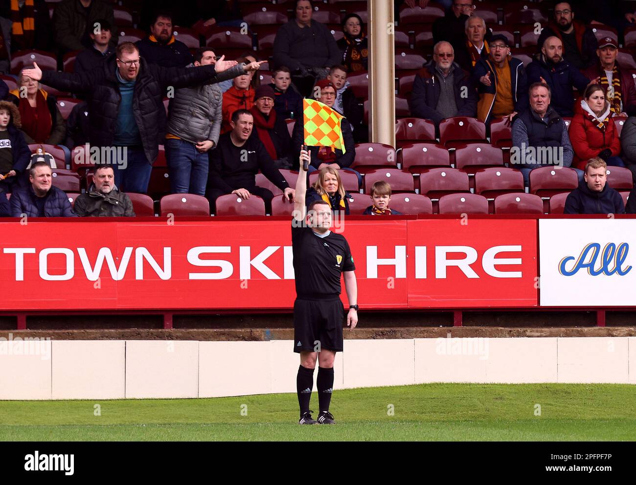Douglas ross linesman hi-res stock photography and images - Alamy