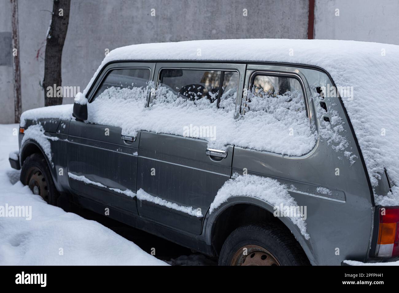 Consequences of snowfall hi-res stock photography and images - Alamy