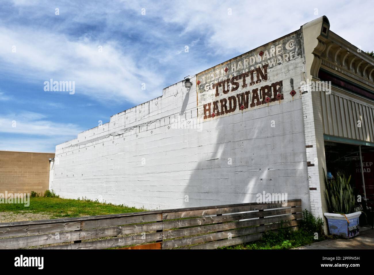Tustin hardware hi-res stock photography and images - Alamy