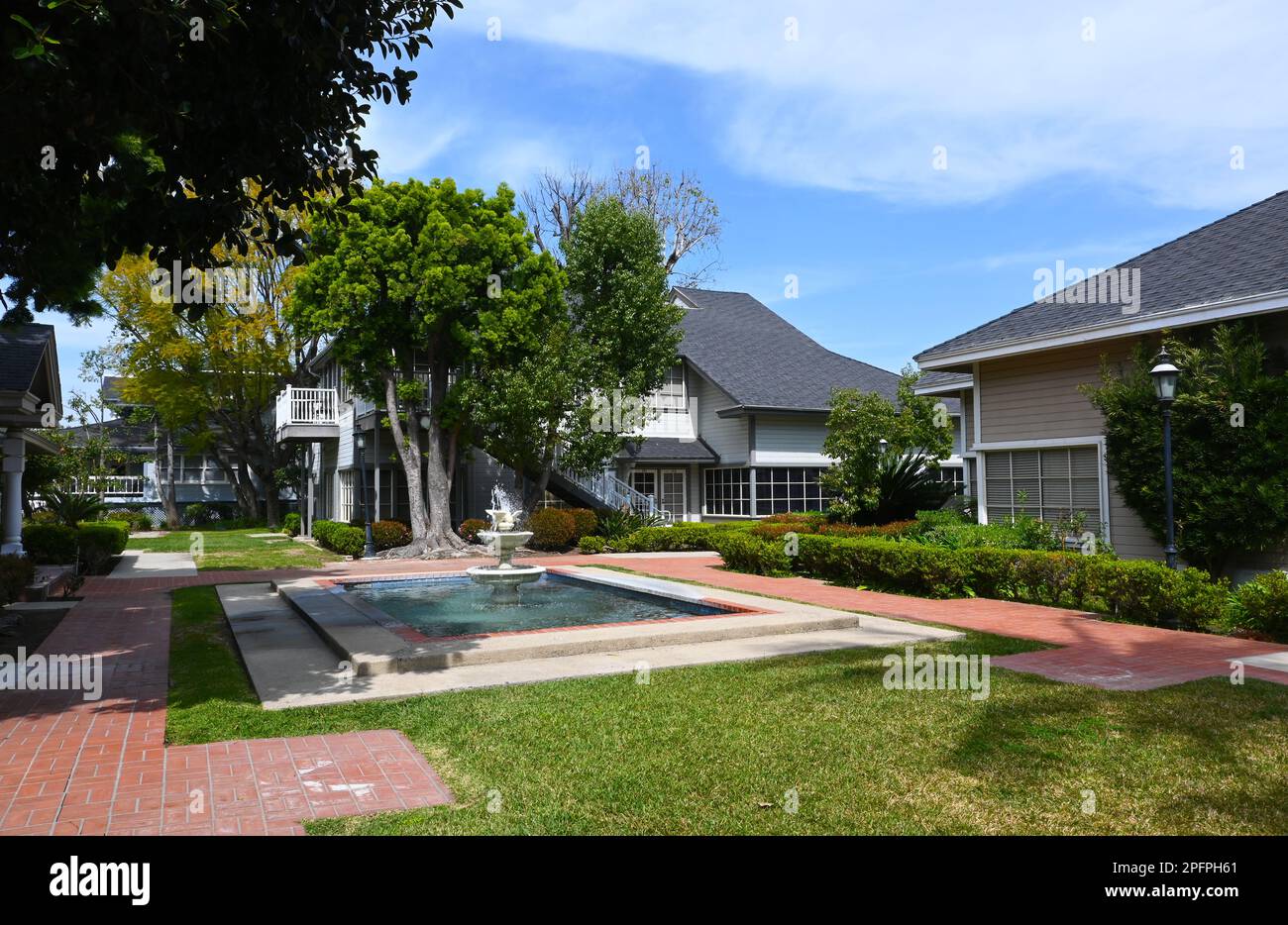 TUSTIN, CALIFORNIA - 17 MAR 2023: Fountain at Stevens Square, a mixed use living and working ...