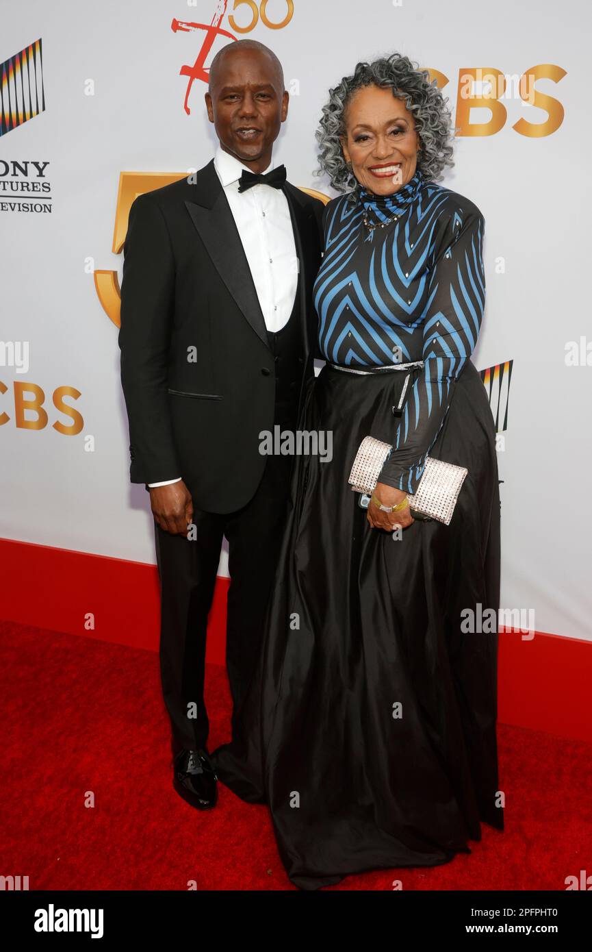 Los Angeles, Ca. 17th Mar, 2023. Andrew Anderson, Veronica Redd at the ...