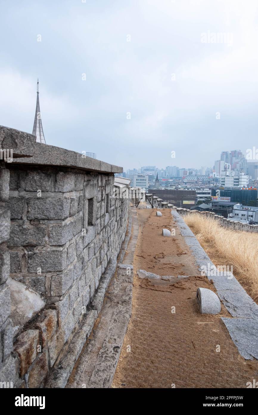 Seoul City Wall along the Heunginjimun park in Dongdaemun area of Seoul ...