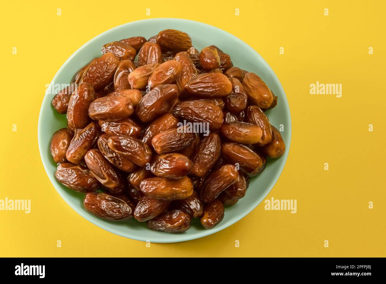 Dates. Dried date palm fruits. Healthy sweet snack food bowl. Pile of ...
