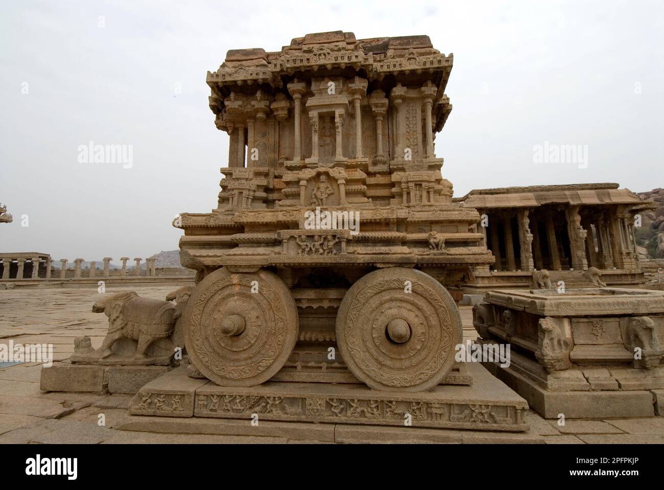 Ornate stone chariot in courtyard of Vithala Temple of Hampi state ...