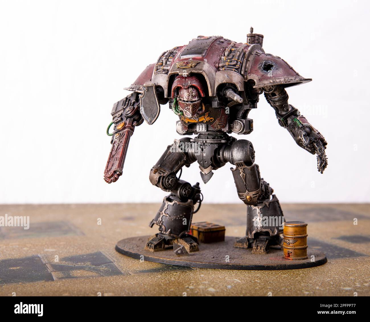 Imperial Knight Gallant, painted Warhammer 40K Figures © Clarissa ...