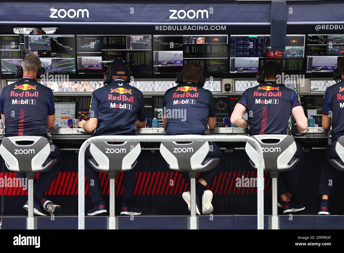 Red bull racing pit gantry hi-res stock photography and images - Alamy