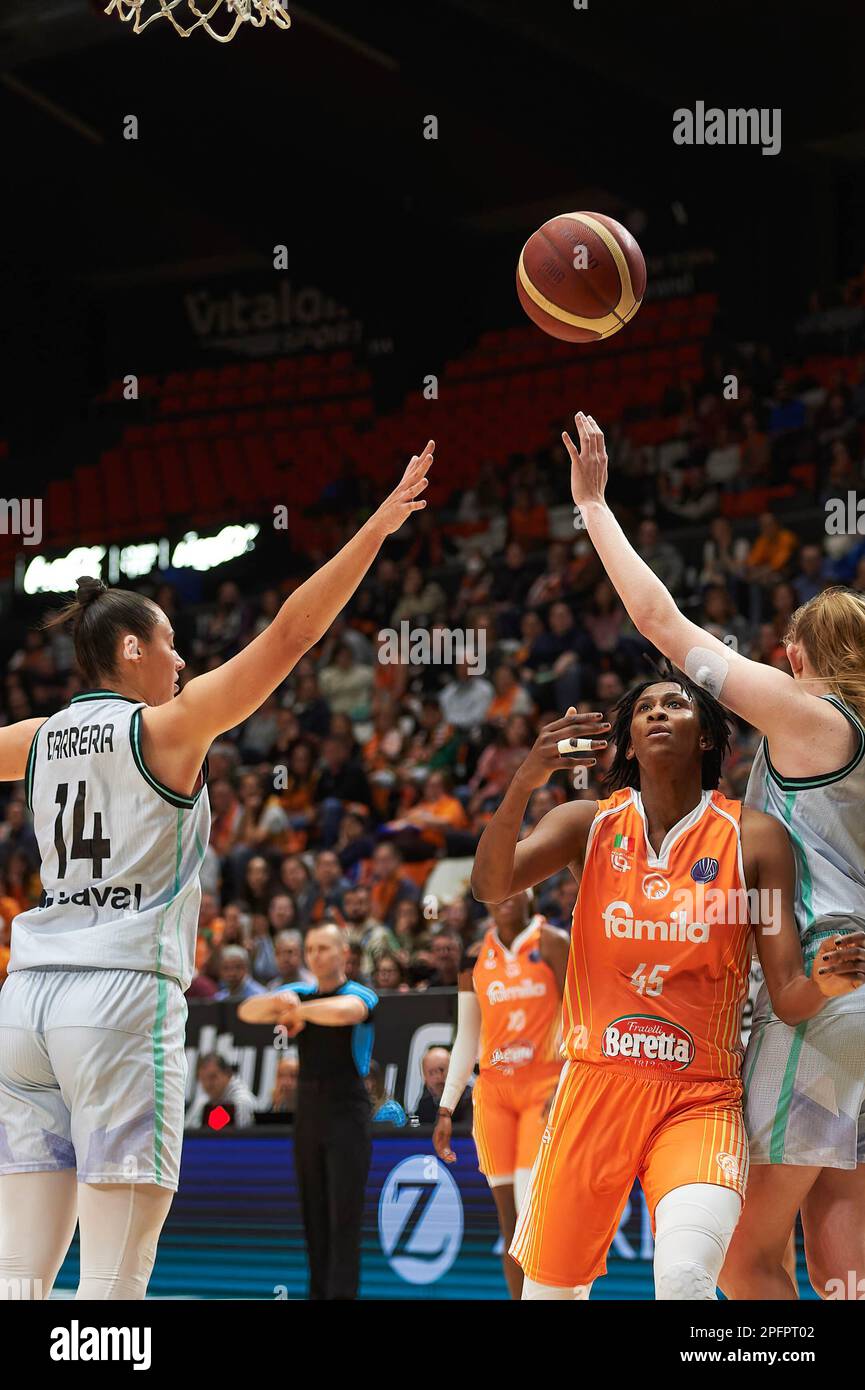 Valencia, Spain. 18th Mar, 2023. Raquel Carrera (L), Lauren Cox (R) of ...