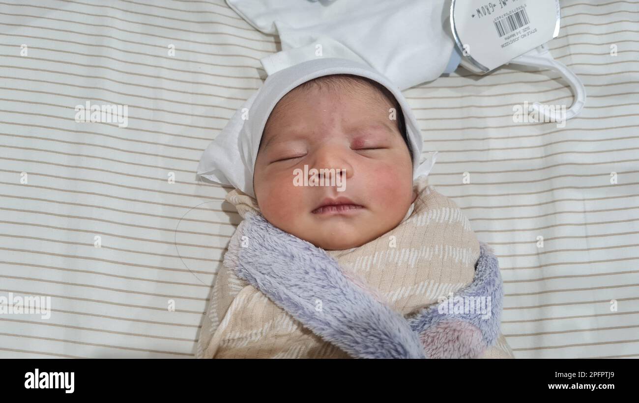 Asian pakistani cute baby hi-res stock photography and images - Alamy