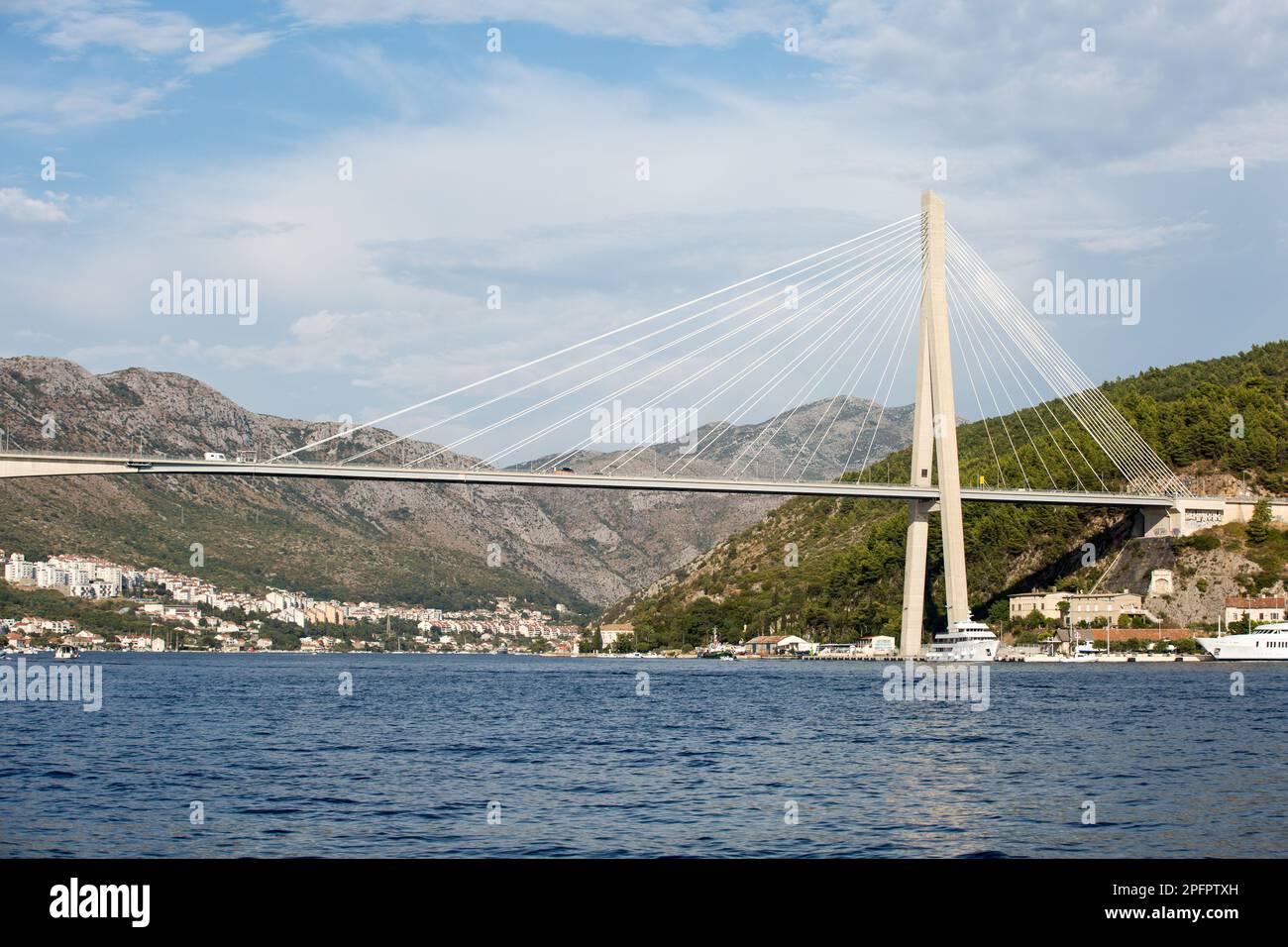 Dubrovnik suspension road bridge hi-res stock photography and images ...