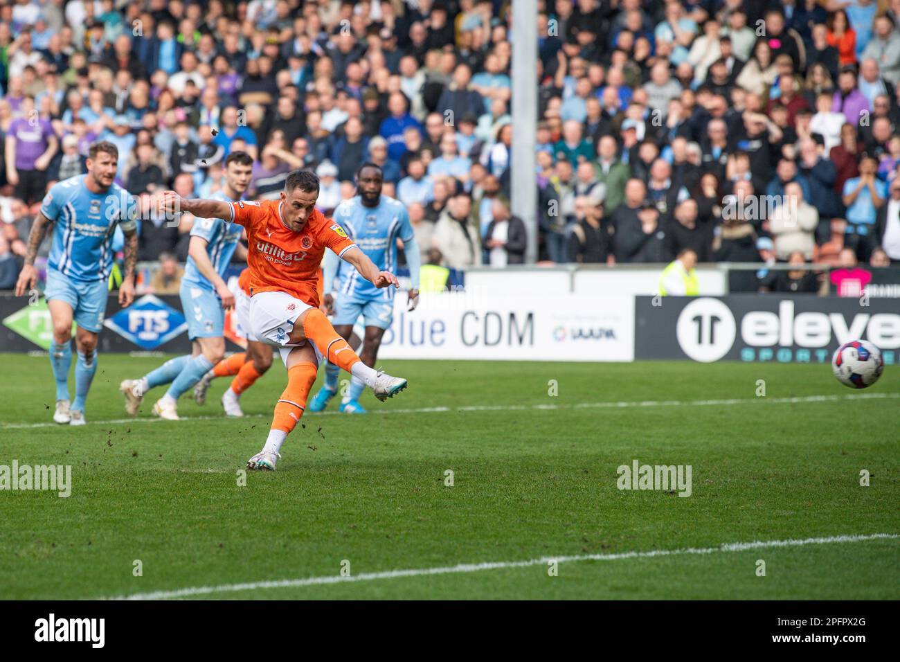 Jerry Yates #9 of Blackpool scores to make it 1-1 during the Sky Bet ...