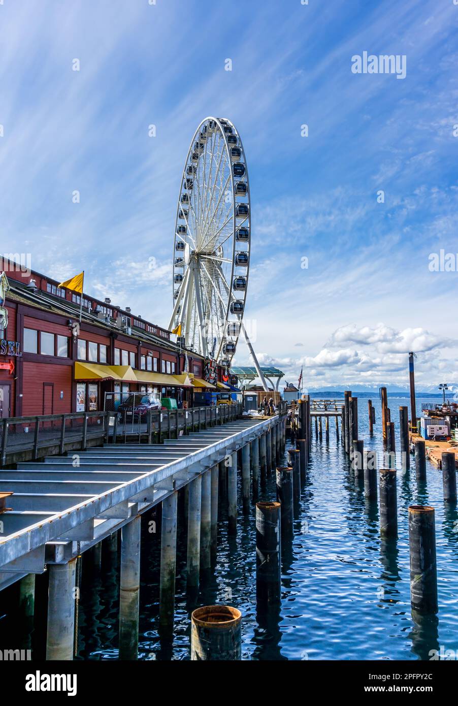 A view of the Great Ferris Wheel on a pier in Seattle, Washington Stock ...
