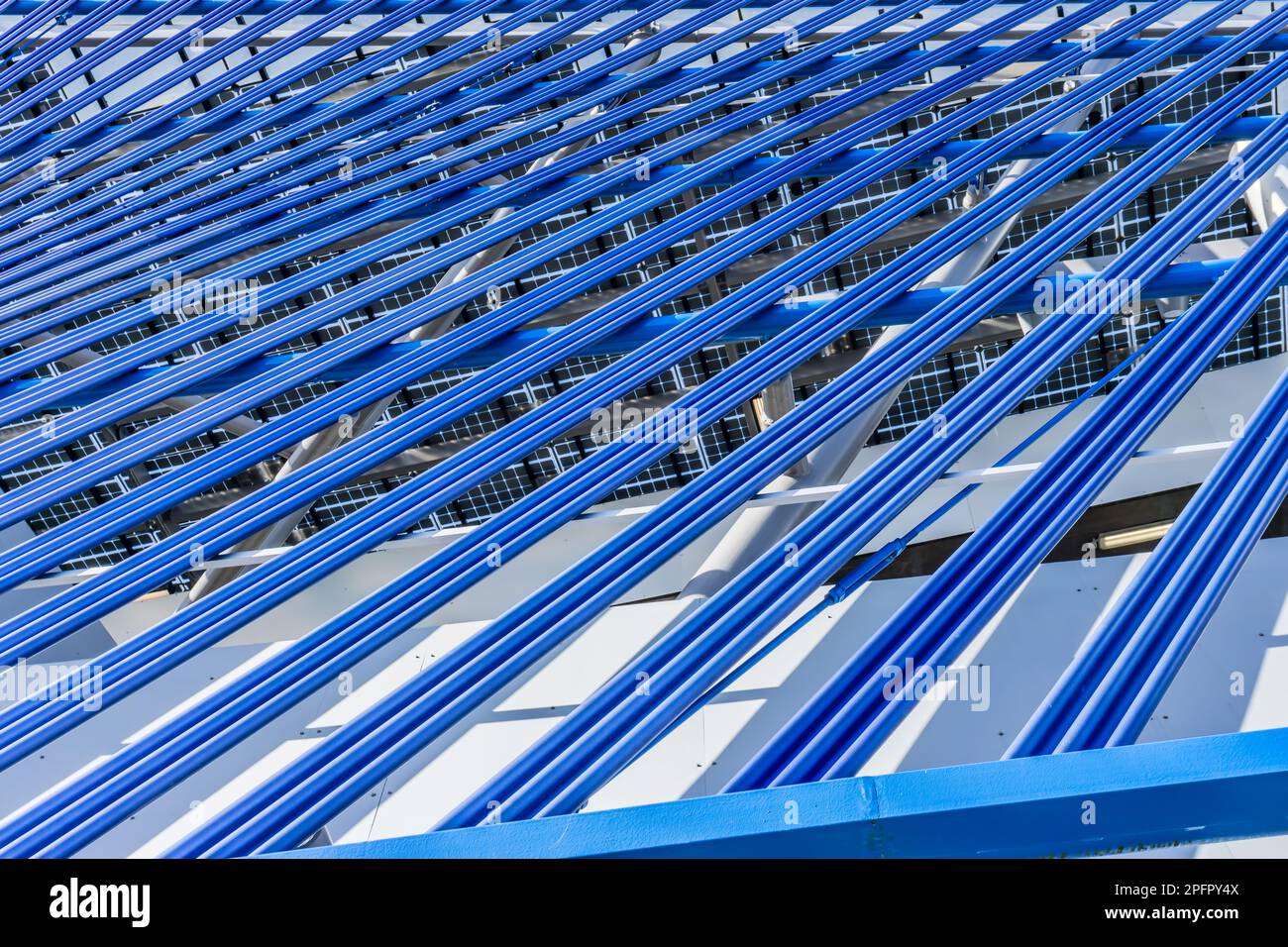 Metal angle beams hi-res stock photography and images - Alamy