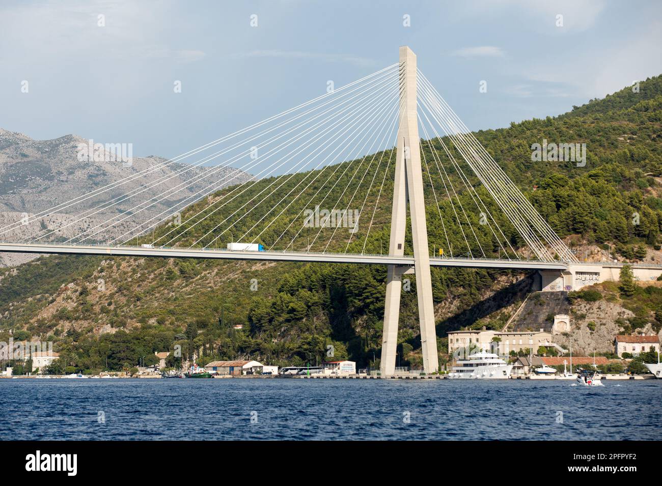 Dubrovnik suspension road bridge hi-res stock photography and images ...