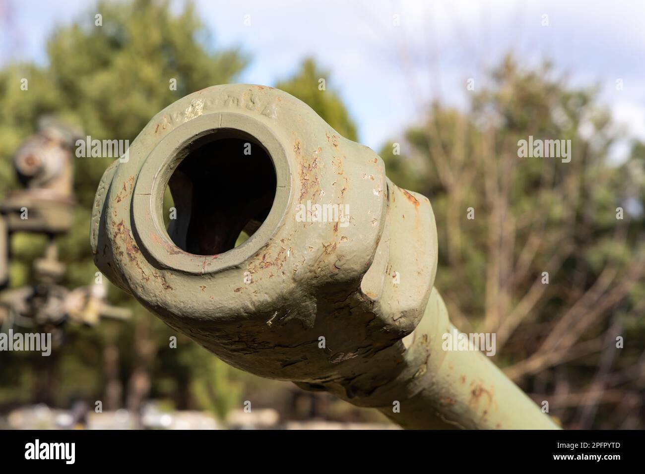 Cannon barrel muzzle brake outlet. Construction details of artillery ...