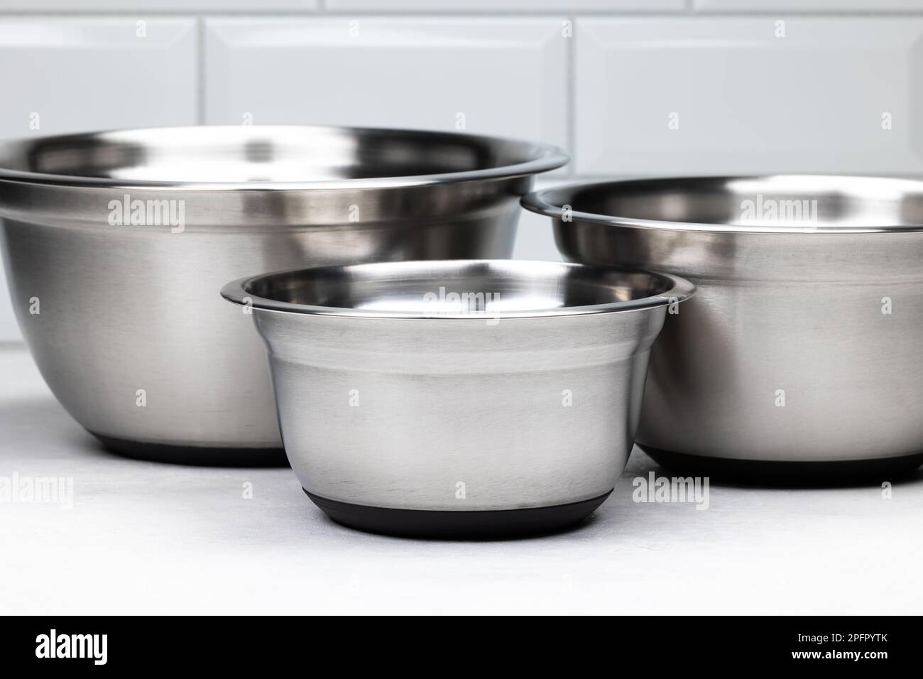 Stainless steel bowls hi-res stock photography and images - Alamy