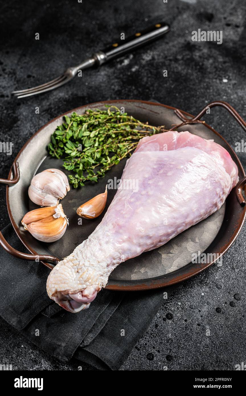 Uncooked turkey legs Drumsticks, raw Poultry meat. Black background ...