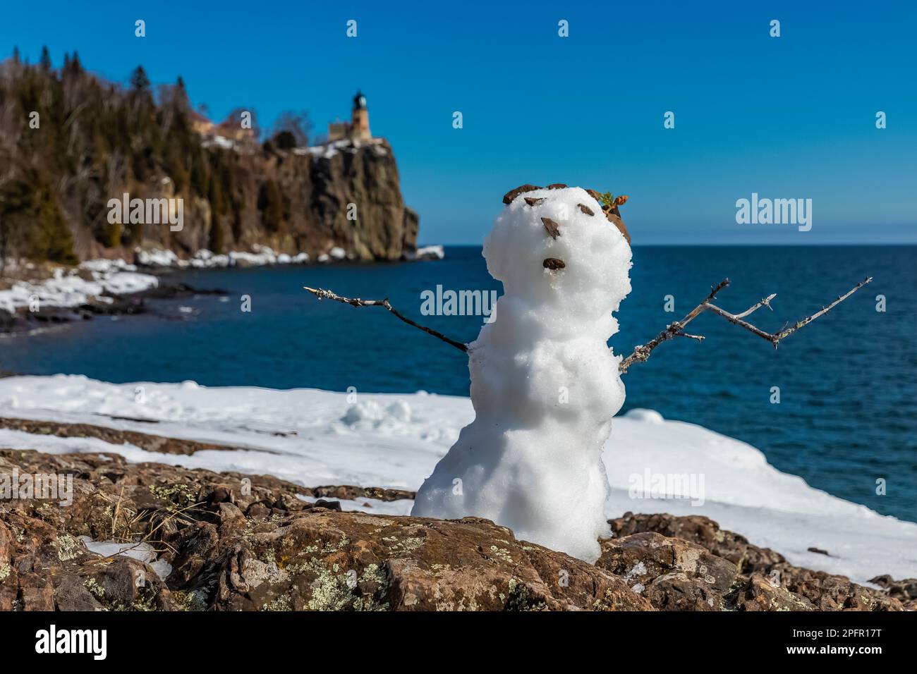 Snowman with Split Rock Lighthouse on Lake Superior, Minnesota, USA ...