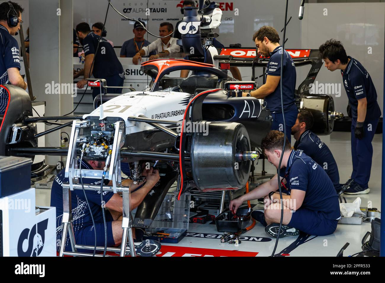 Jeddah, Arabie Saoudite. 18th Mar, 2023. Scuderia AlphaTauri AT04, mechanics working on the car ...