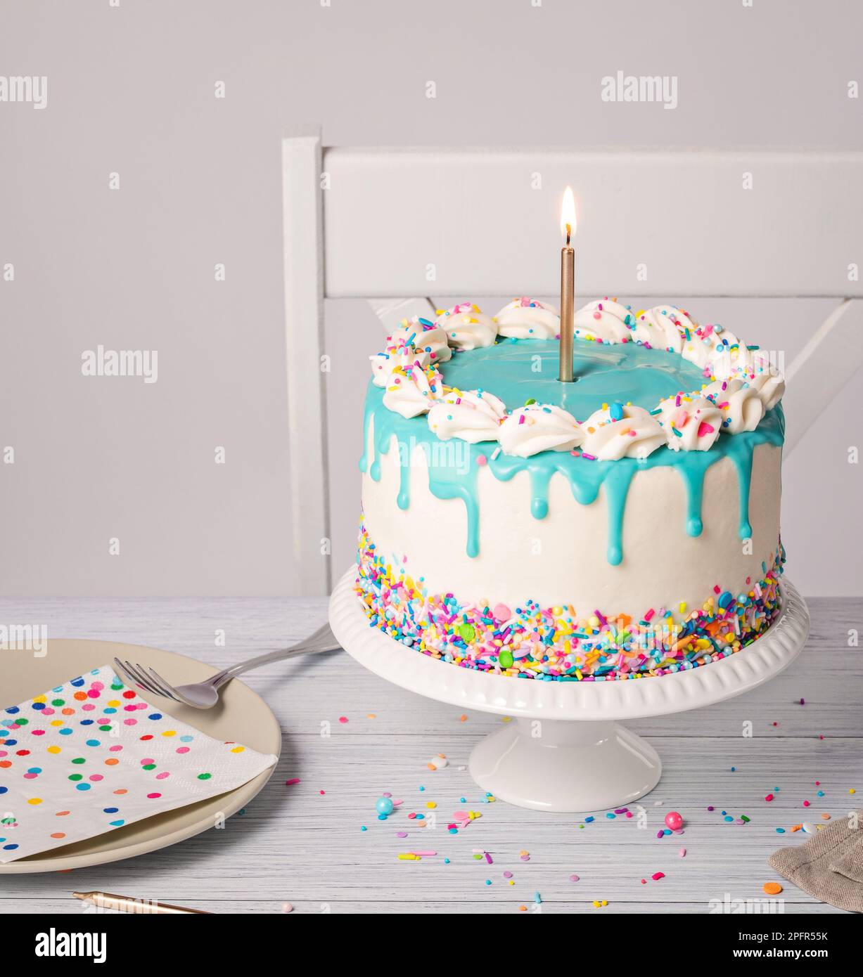 White napkin gold happy hi-res stock photography and images - Alamy