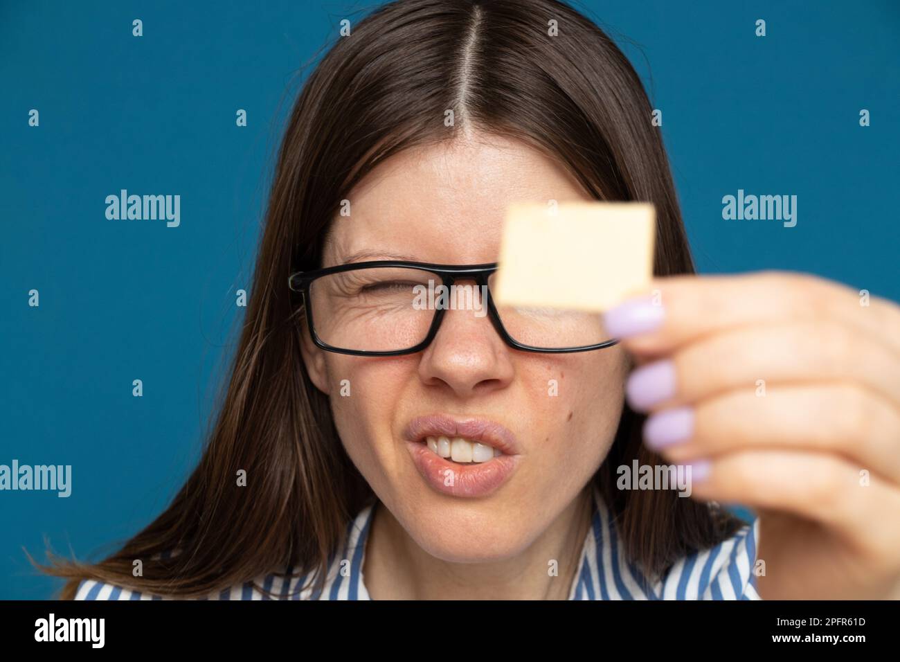 How to read a paper hi-res stock photography and images - Alamy