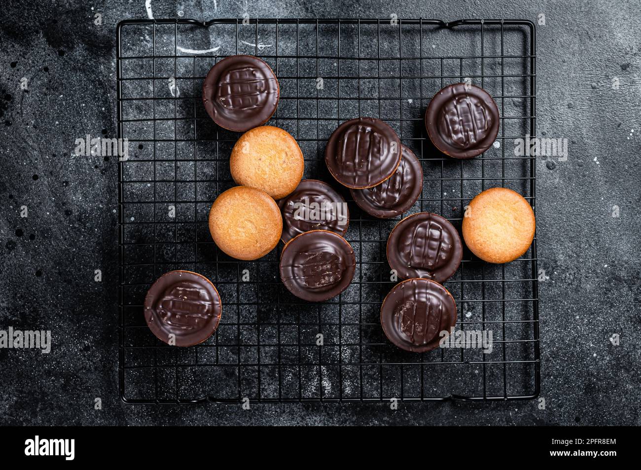 Jaffa Cakes, Cookies covered with dark chocolate and filled with orange ...
