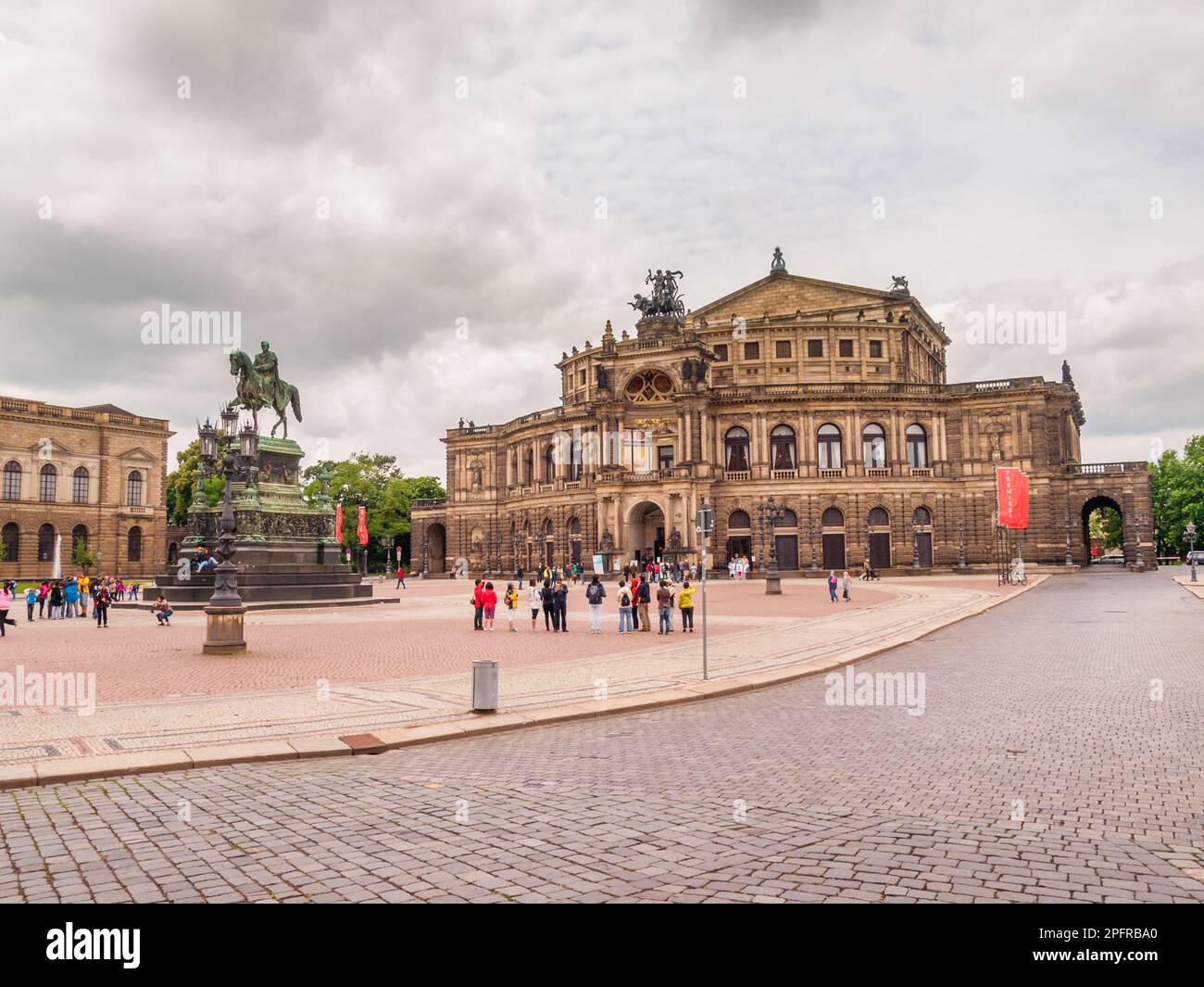 Theater square with semper opera house hi-res stock photography and ...