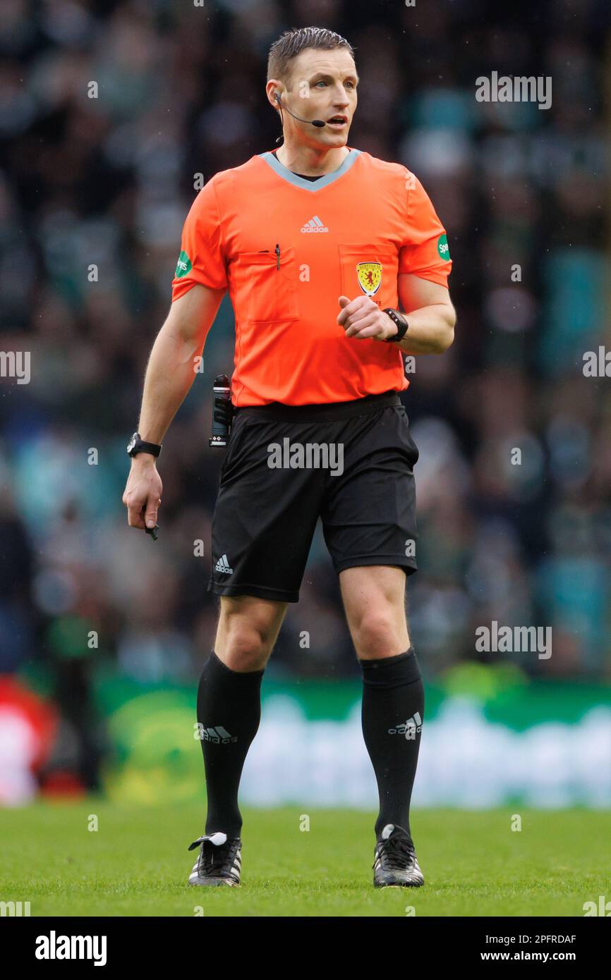 Referee Steven McLean in action during the cinch Premiership match at ...