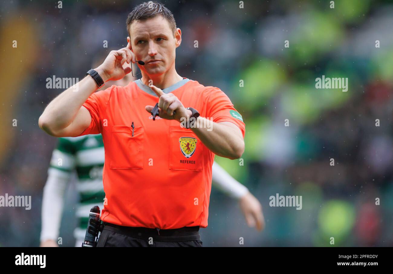 Referee Steven McLean in action during the cinch Premiership match at ...