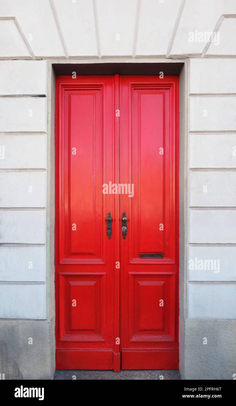 traditional wooden red door in ancient building Stock Photo - Alamy