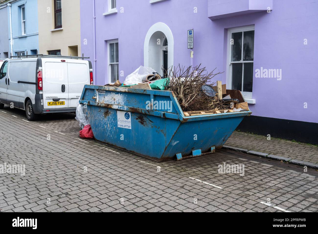 Rubbish diy hi-res stock photography and images - Alamy