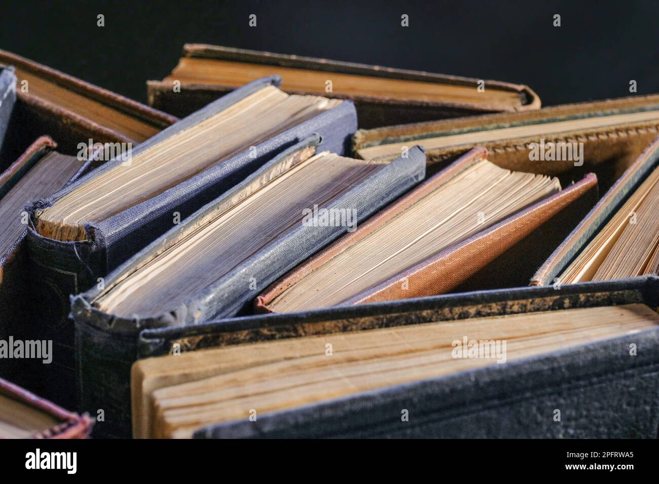 Antique textbooks hi-res stock photography and images - Alamy