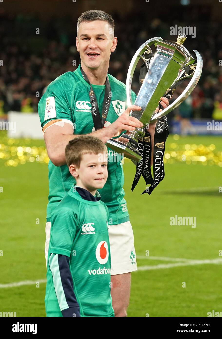 Ireland's Jonathan Sexton celebrates after the Guinness Six Nations ...