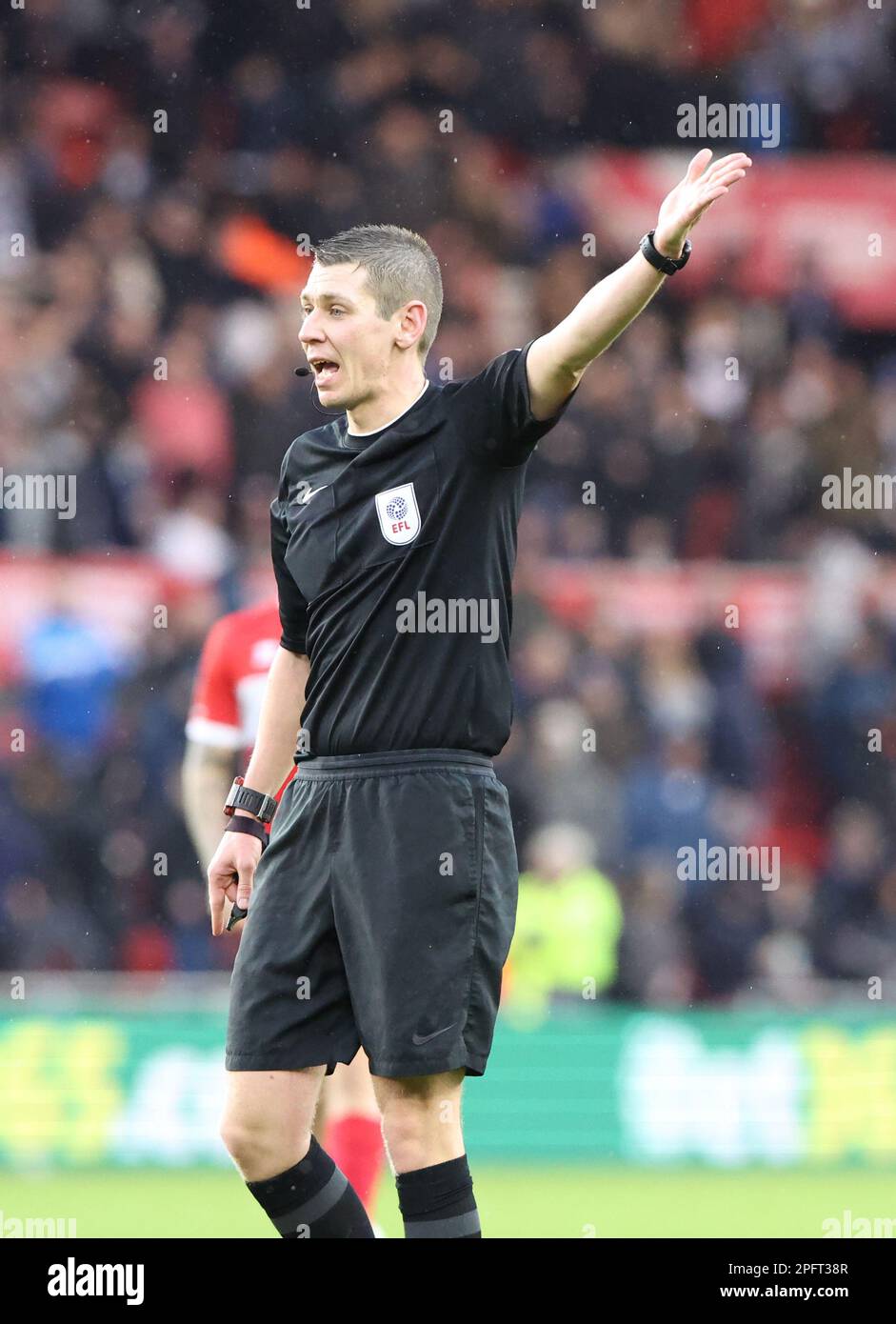 Referee Matthew Donohue during the Sky Bet Championship match ...