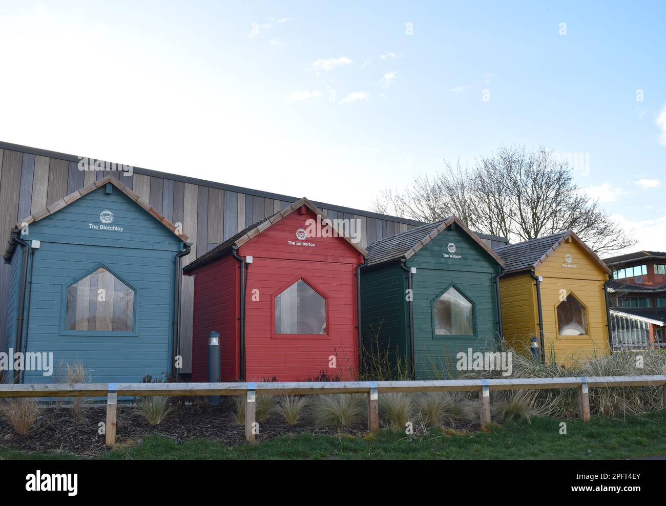 Outdoor seating hi-res stock photography and images - Alamy