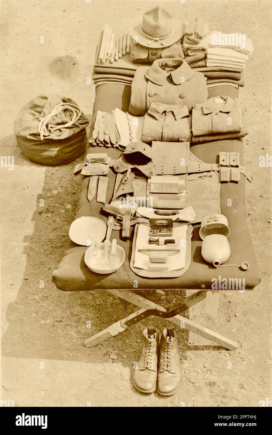 Wwi american soldier uniform hi-res stock photography and images - Alamy