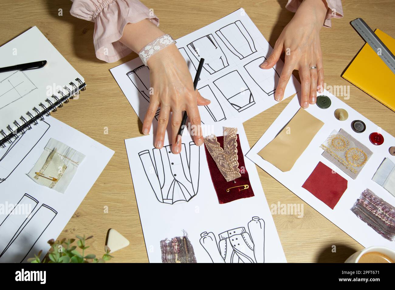 Clothes paper design model hi-res stock photography and images - Alamy