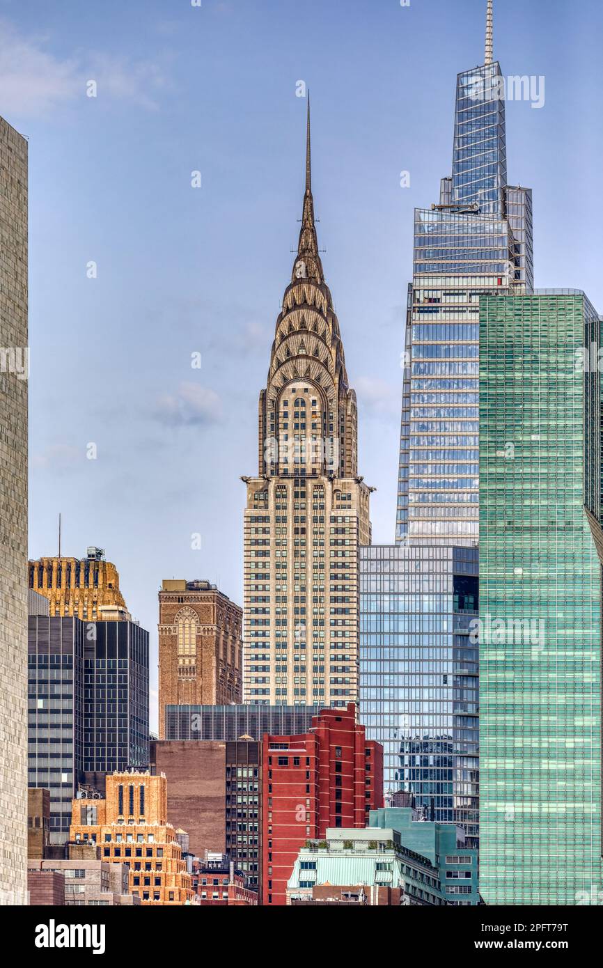 NYC icon Chrysler Building shares Midtown Manhattan skyline with One ...