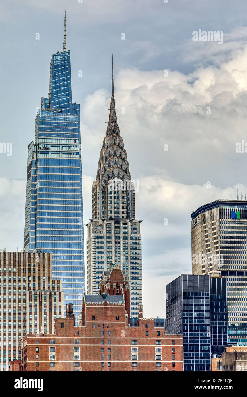 Blue glass One Vanderbilt and iconic Chrysler Building tower over Daily ...